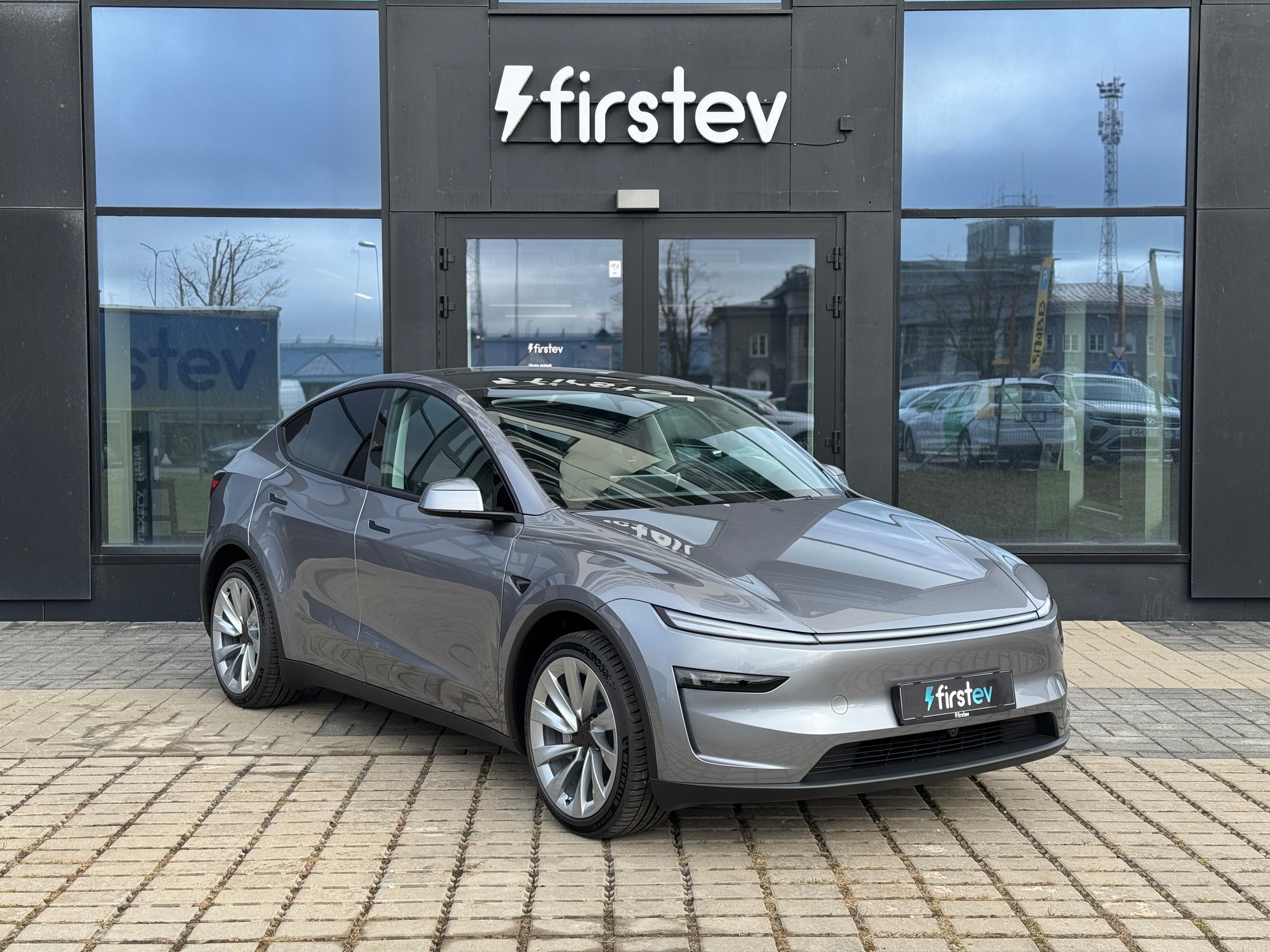 Tesla Model Y Juniper LR Quicksilver